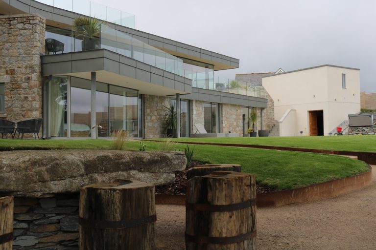 Vintage style, cutting-edge tech: LEAK’s Stereo 230 integrated amplifier