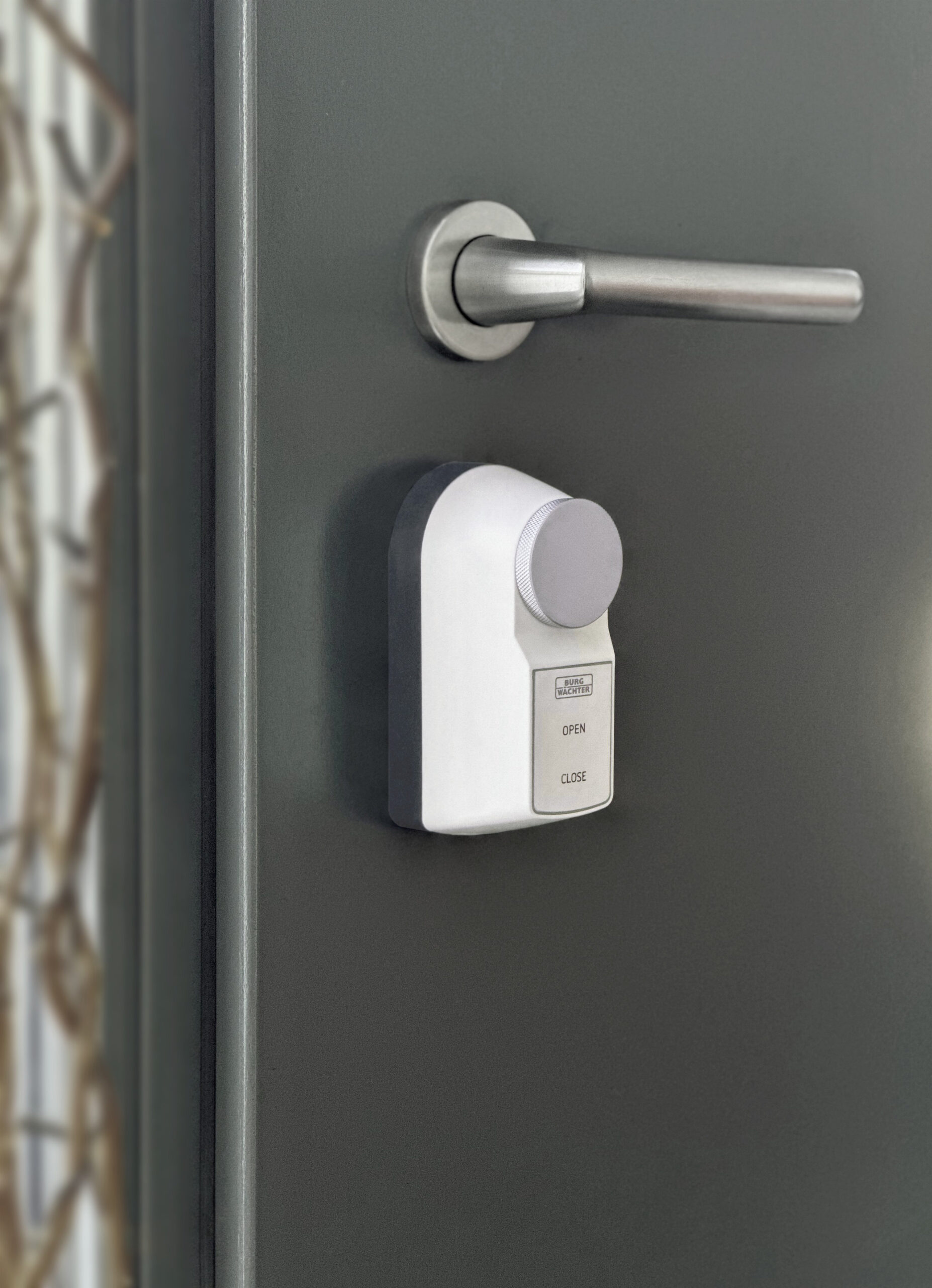 Burg-Wächter’s secuENTRY Active upgrades existing door lock to smart lock - Essential Install